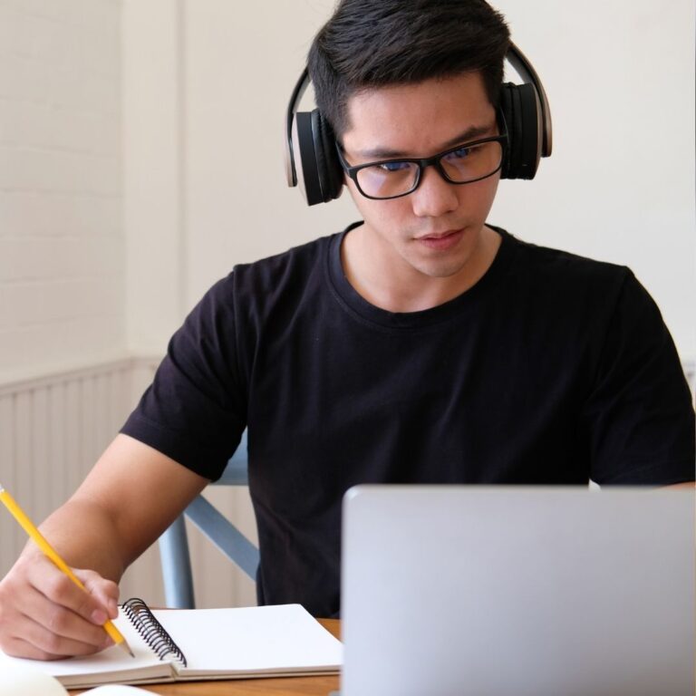 14 Disadvantages of Online Classes (E-Learning Drawbacks)