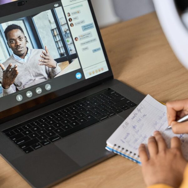 14 Disadvantages of Online Classes (E-Learning Drawbacks)